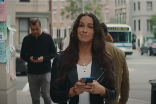 Alanis Morissette Partners With US Cellular ‘Put Down Your Phone’ Campaign | Wirefly
